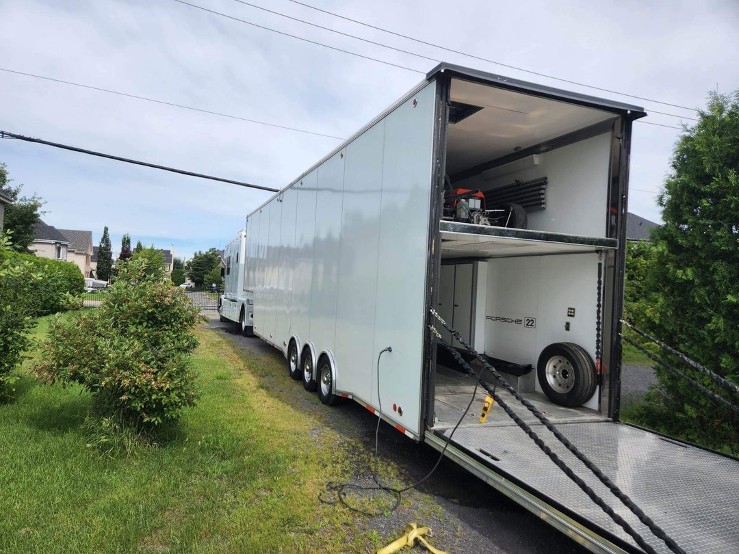 Peterbilt toter with 40 feet trailer double decker for Sale in Candiac ...
