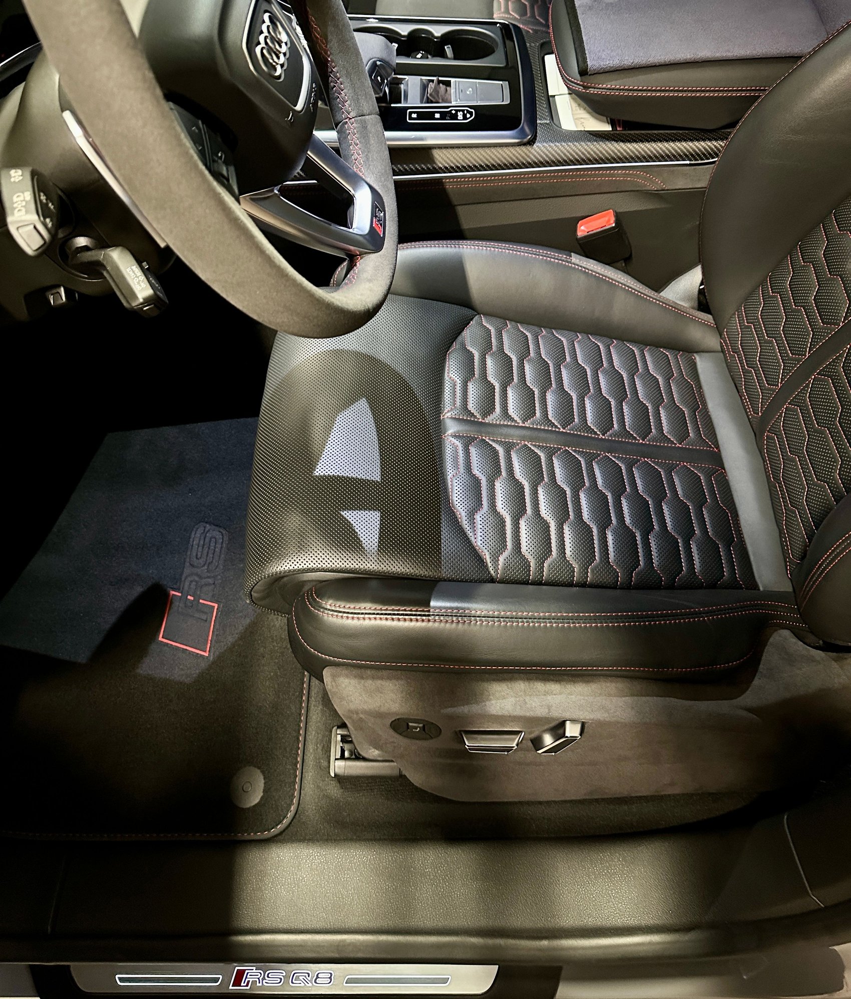 RS Q8 Alcantara seat bases - AudiWorld Forums