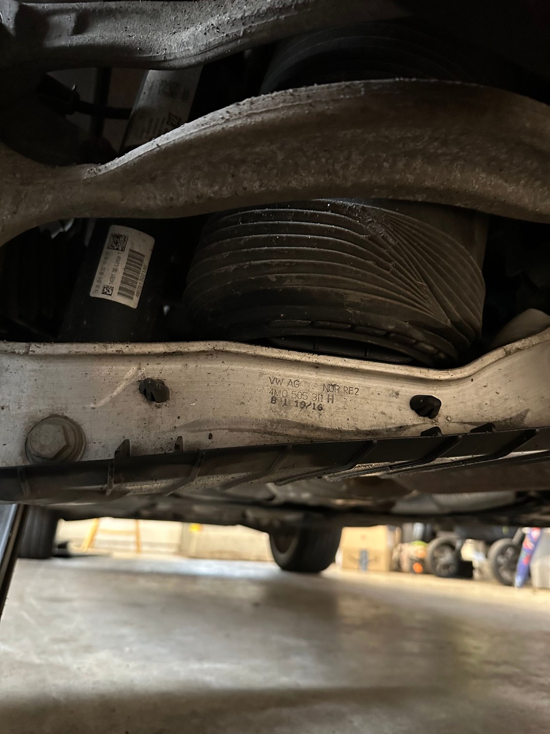 Photos of Q7 Underside with Air Suspension - AudiWorld Forums