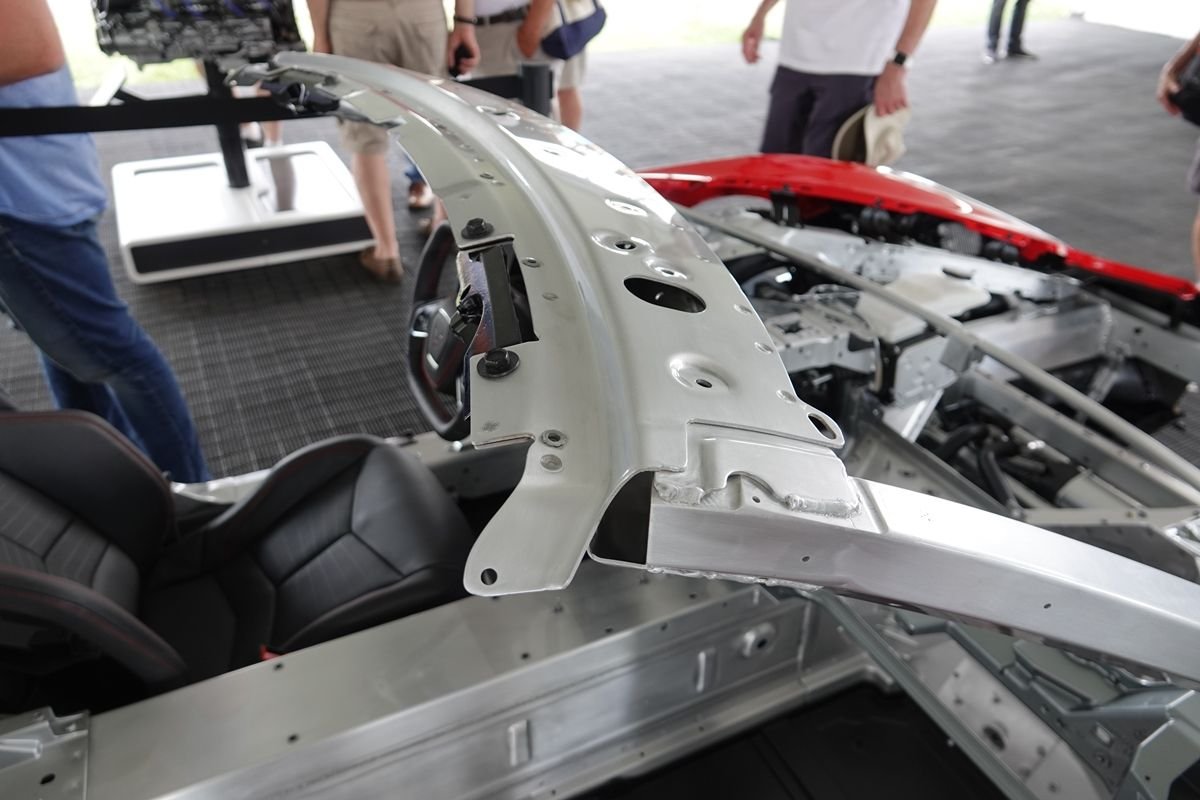 When you start taking something on your C8 apart, these cutaway C8 pics ...