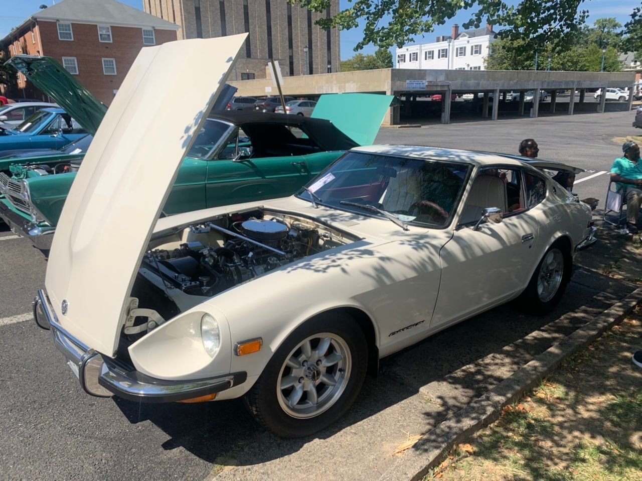 Custom C8 Hood? This C8 looked pretty modded on the outside + bunch of ...