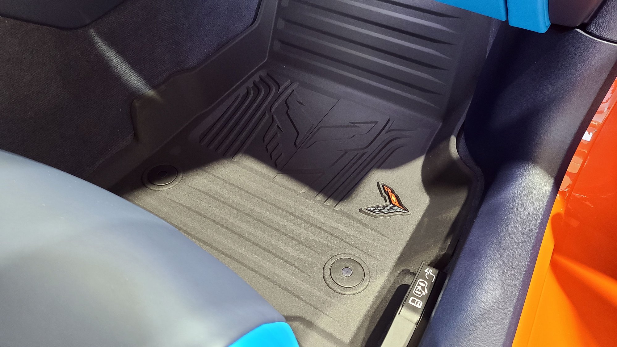 Jake Floorliners 84534619 Carbon Flash Crossed Flags - CorvetteForum ...