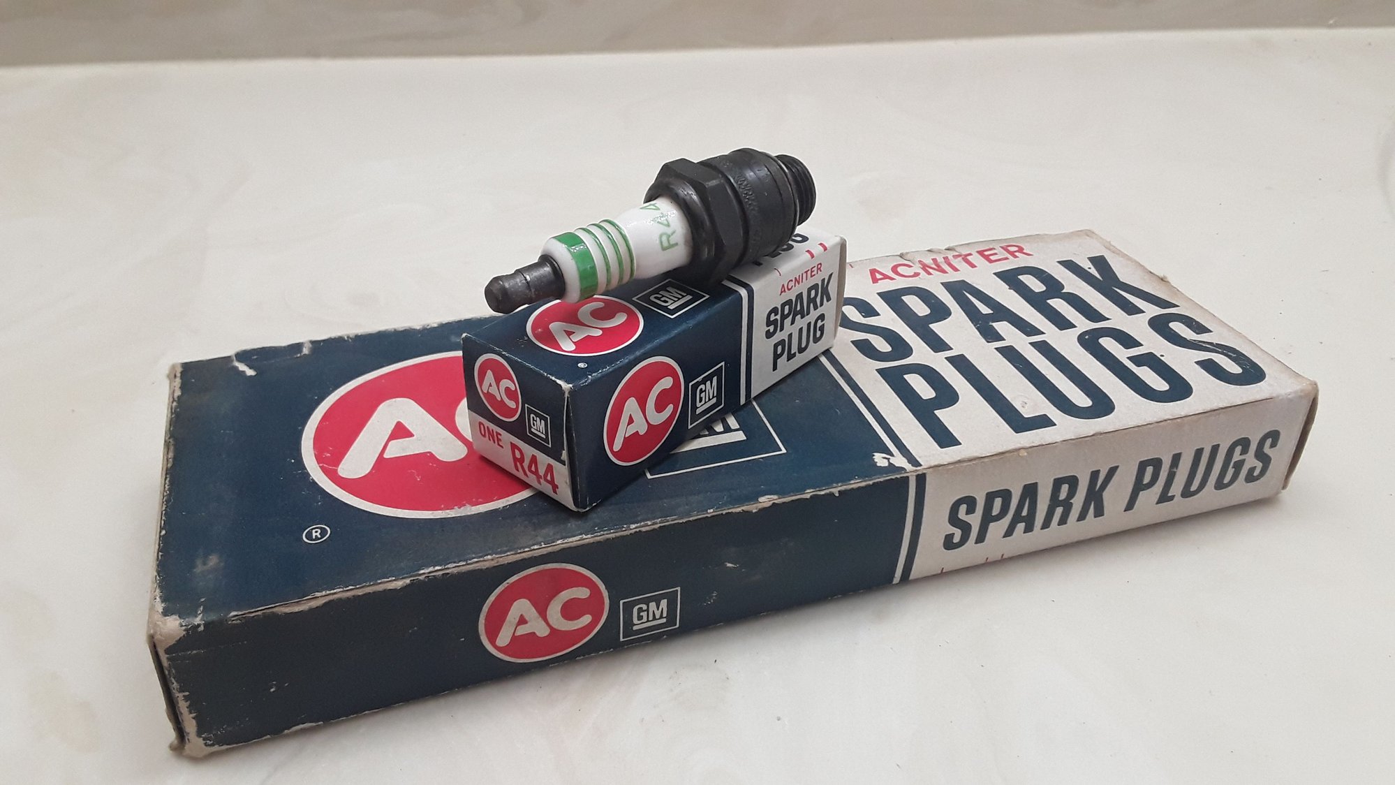 FS (For Sale) NOS.....AC Green Ring Sparkplugs R43 and R44 ...