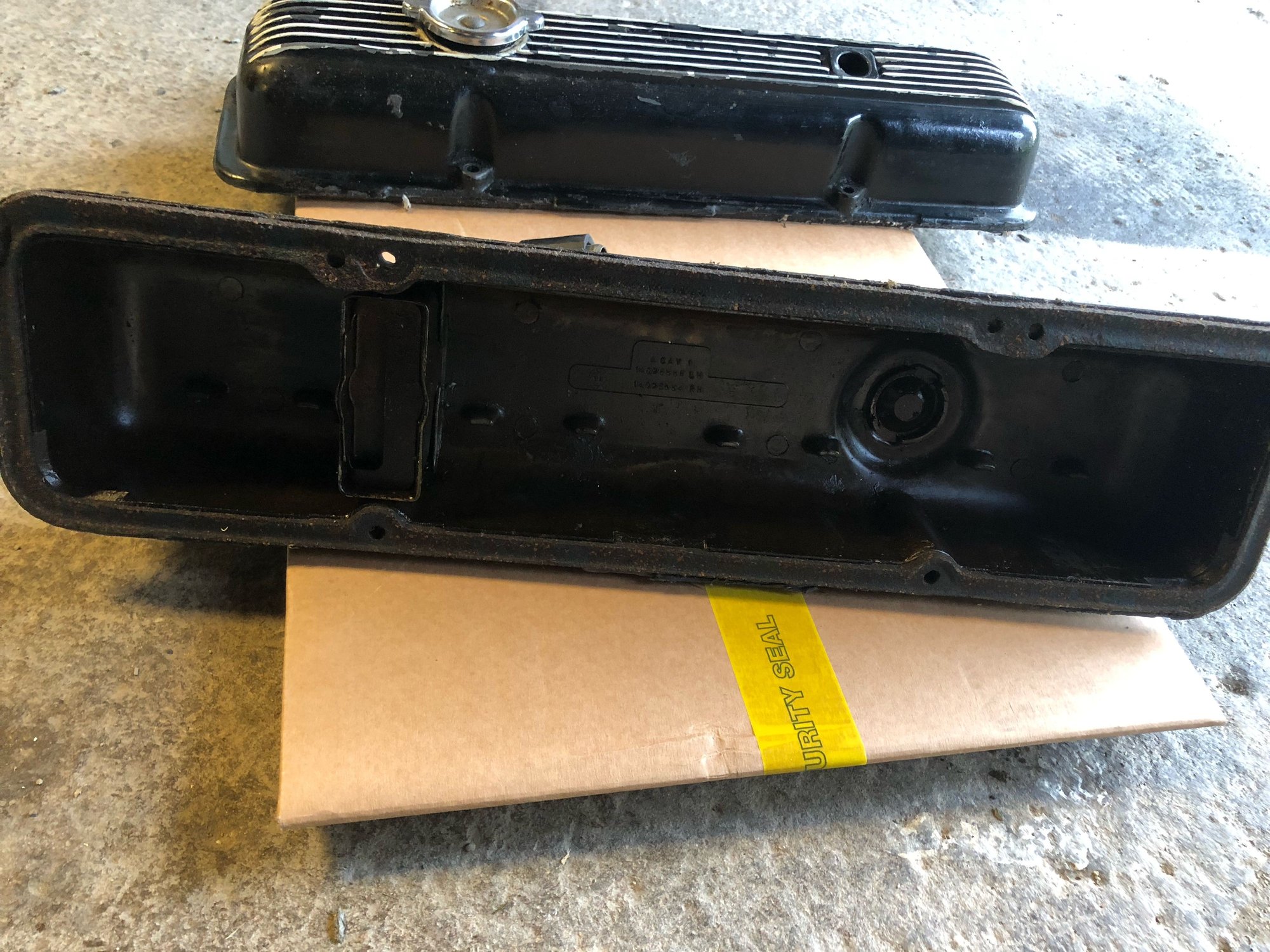 Are these black painted valve covers the same as the LT1 valve covers ...