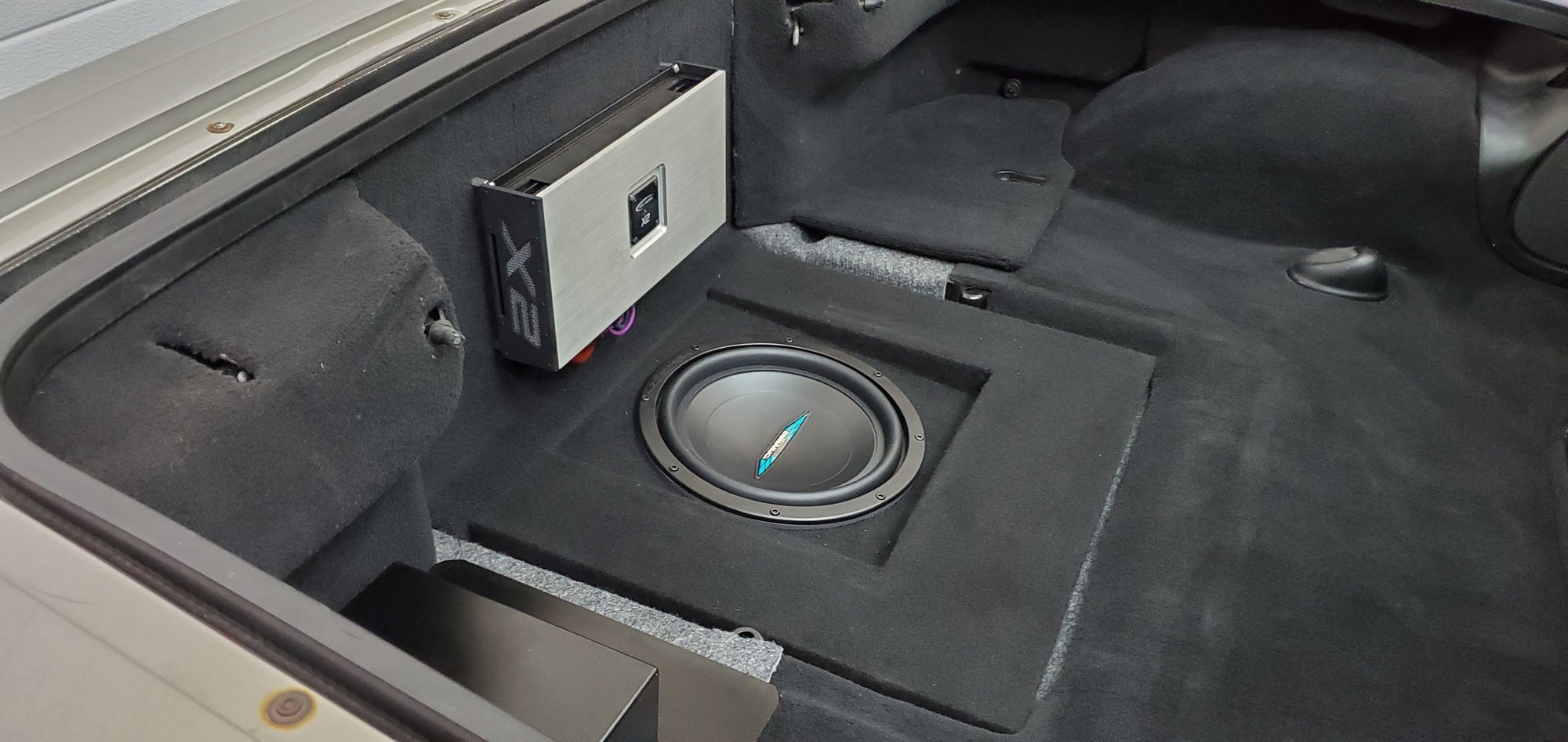 FS (For Sale) C5 Corvette Stealth 10" IDQ Subwoofer and box ...