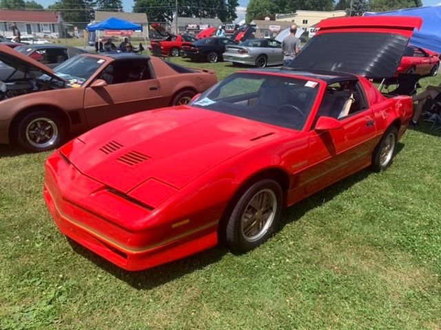 More than a few C8 Corvettes at this show, and huge presence ...