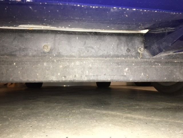 Would someone please post a picture of the underside of the front of ...