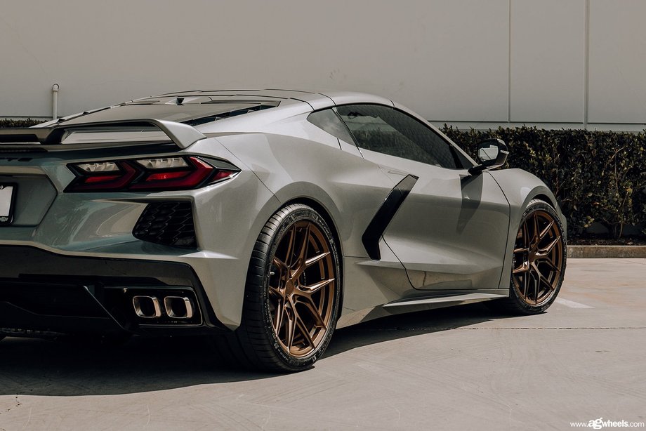 Hypersonic Grey Corvette C8 Photoshoot Avant Garde M580R Matte Highland ...