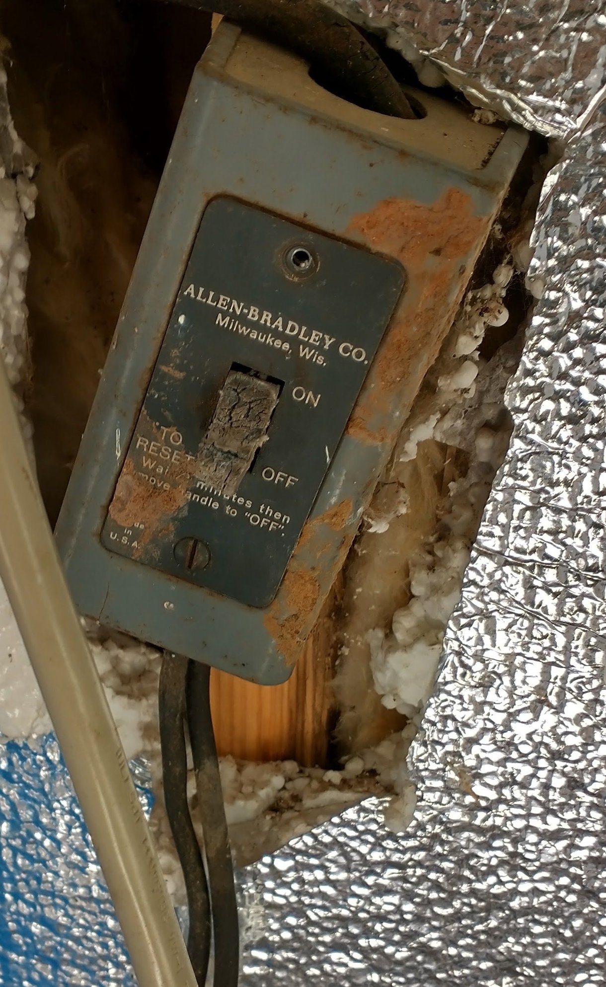 disconnect in well pump house with breakers - DoItYourself.com ...