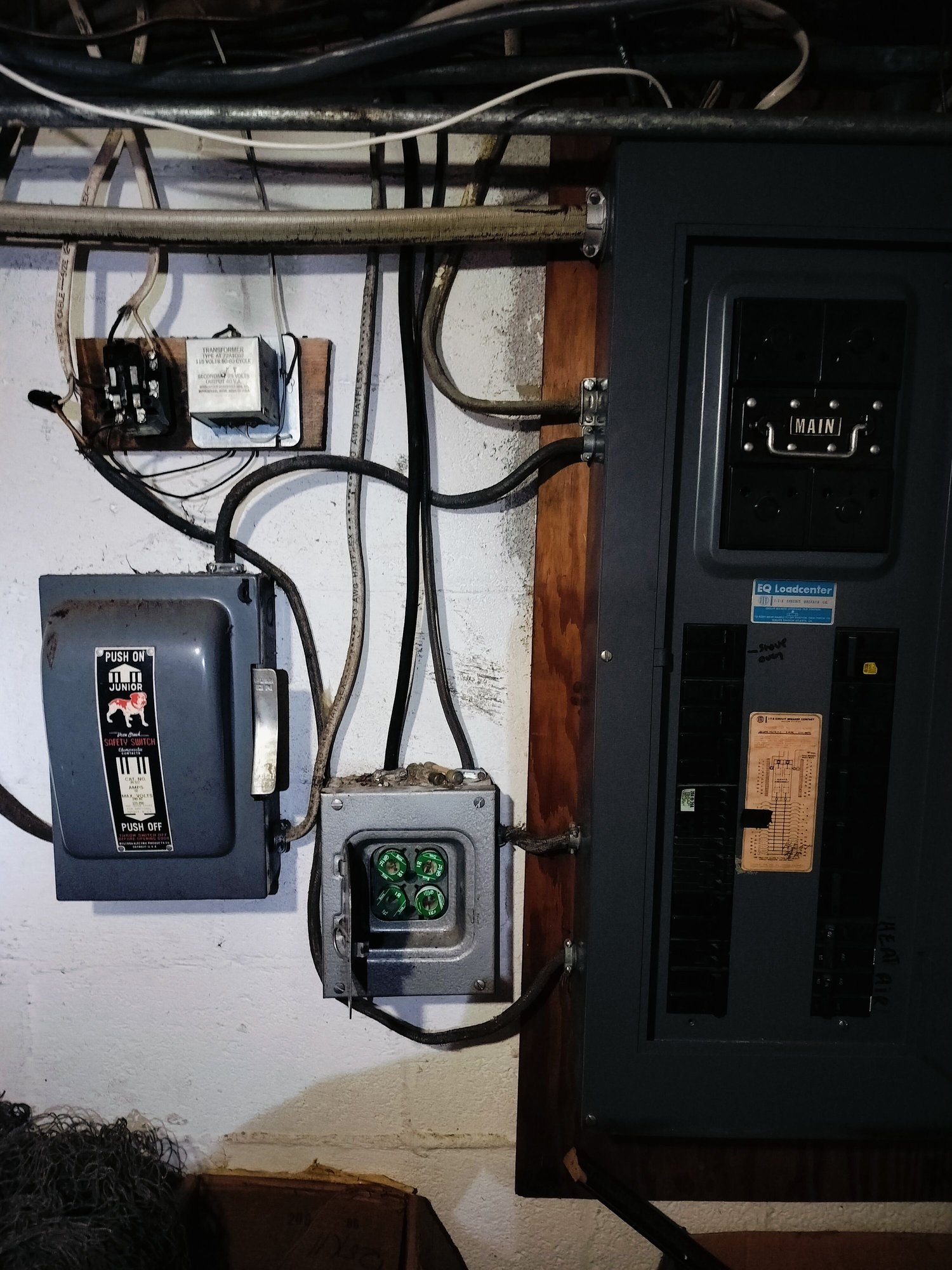 How to turn off this old fuse panel - DoItYourself.com Community Forums
