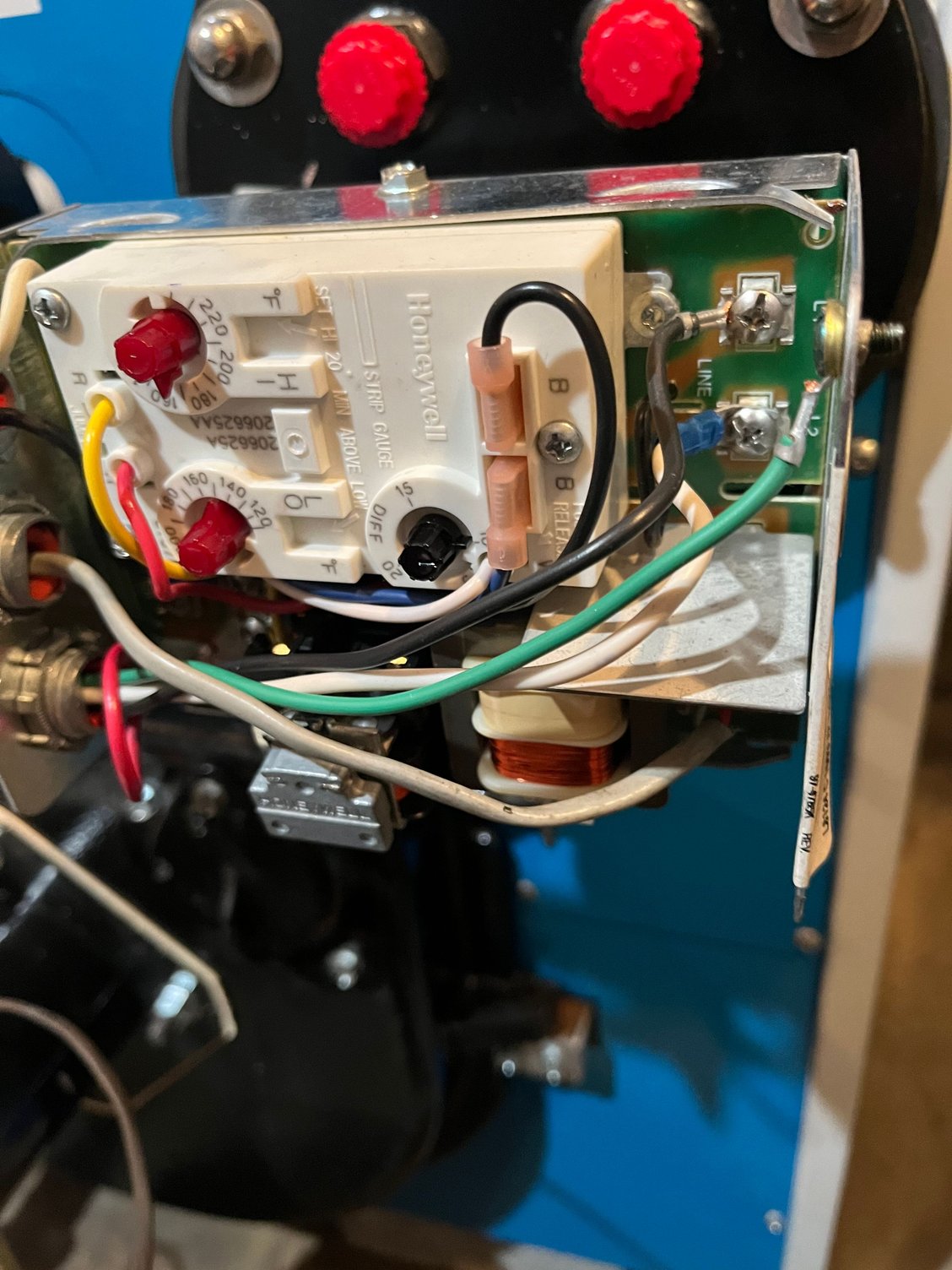 Triple Aquastat L8124A, C, Setting W/O Coil Use - DoItYourself.com ...