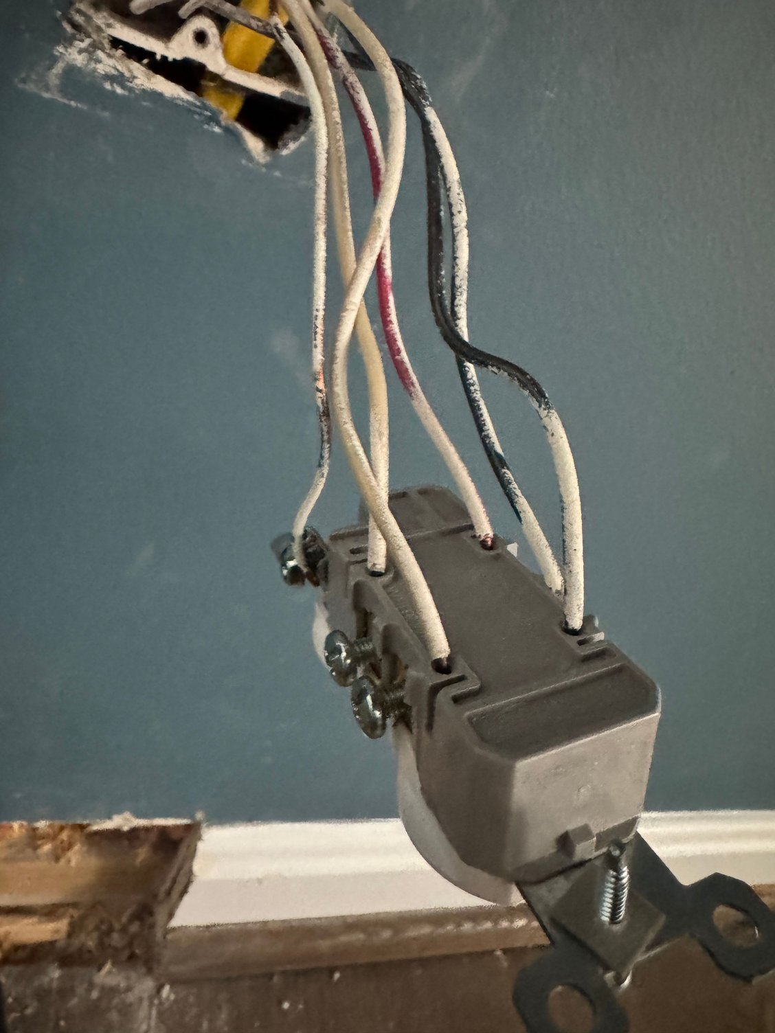 Add outlet to existing with 2 black 2 white and a red wire - DoItYourself.com Community Forums