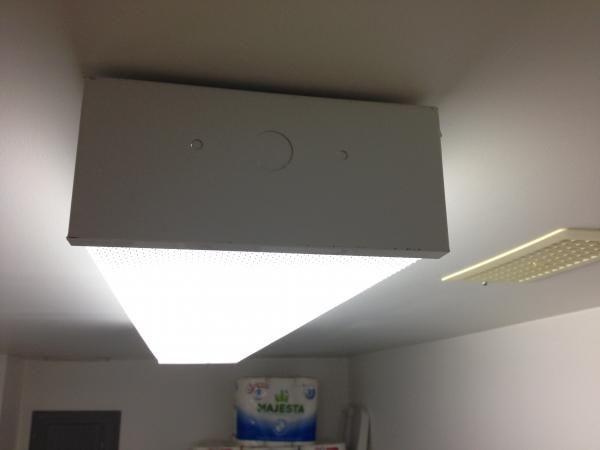 Hard time to remove cover from fluorescent light - DoItYourself.com ...