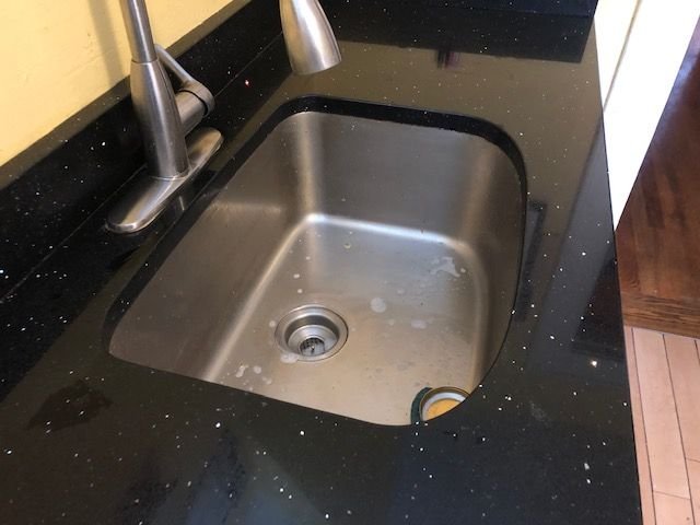 Moving countertop to all a new floor to be laid down. See pix ...