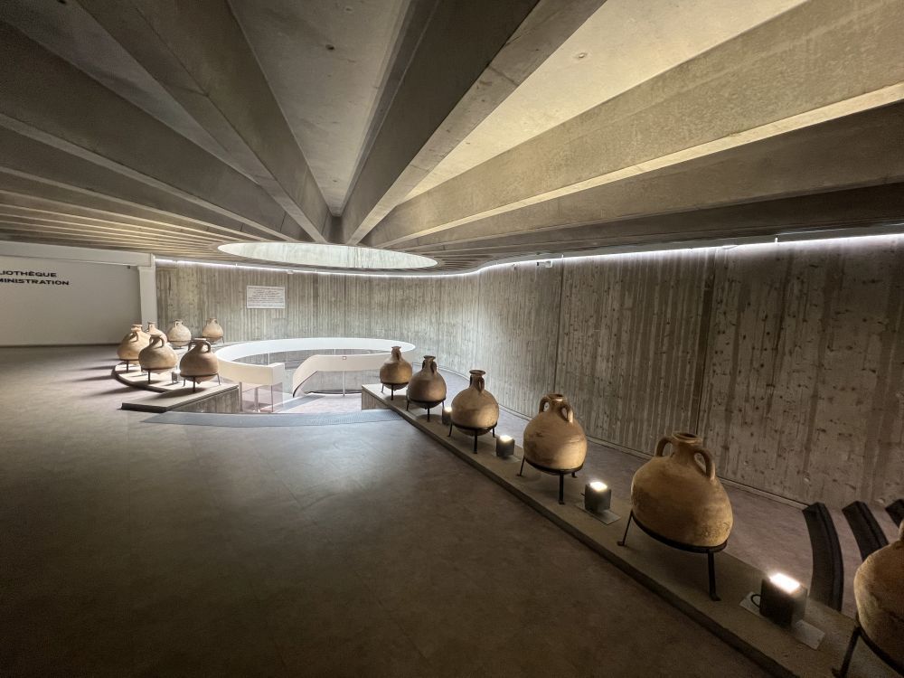 Endless jet set and glamour - or just a few fill-ins? - Page 2 ...