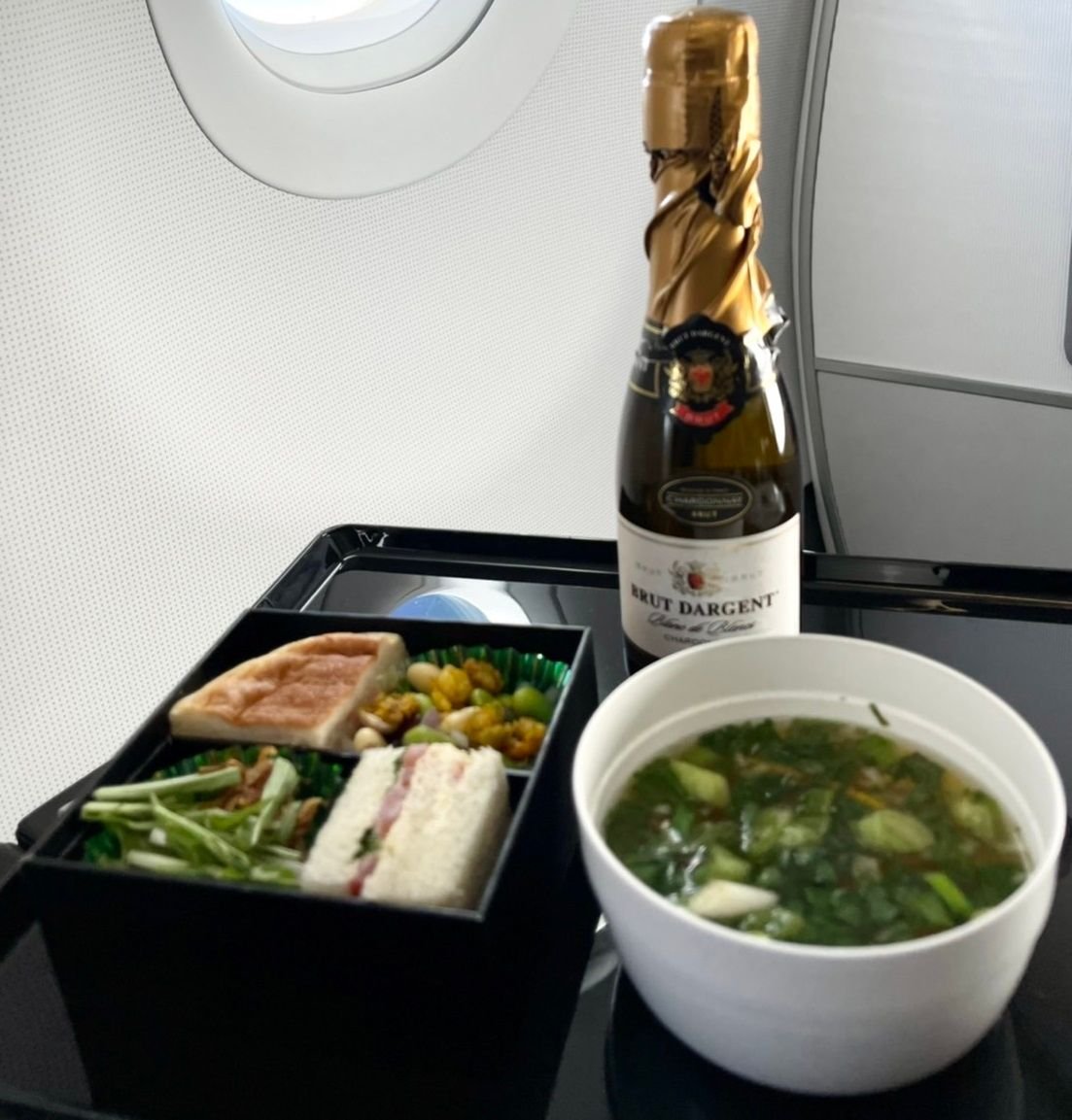 Questuon re domestic Premium Class meals - FlyerTalk Forums