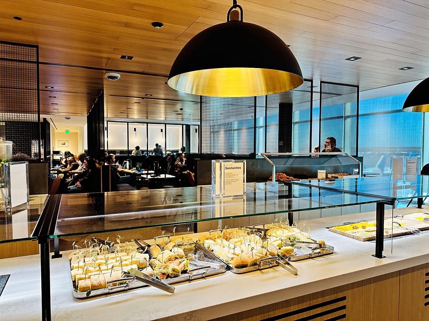 Which DEN Club? B East B44, B West B32, Club Fly B60 & A West A25; Temp ...