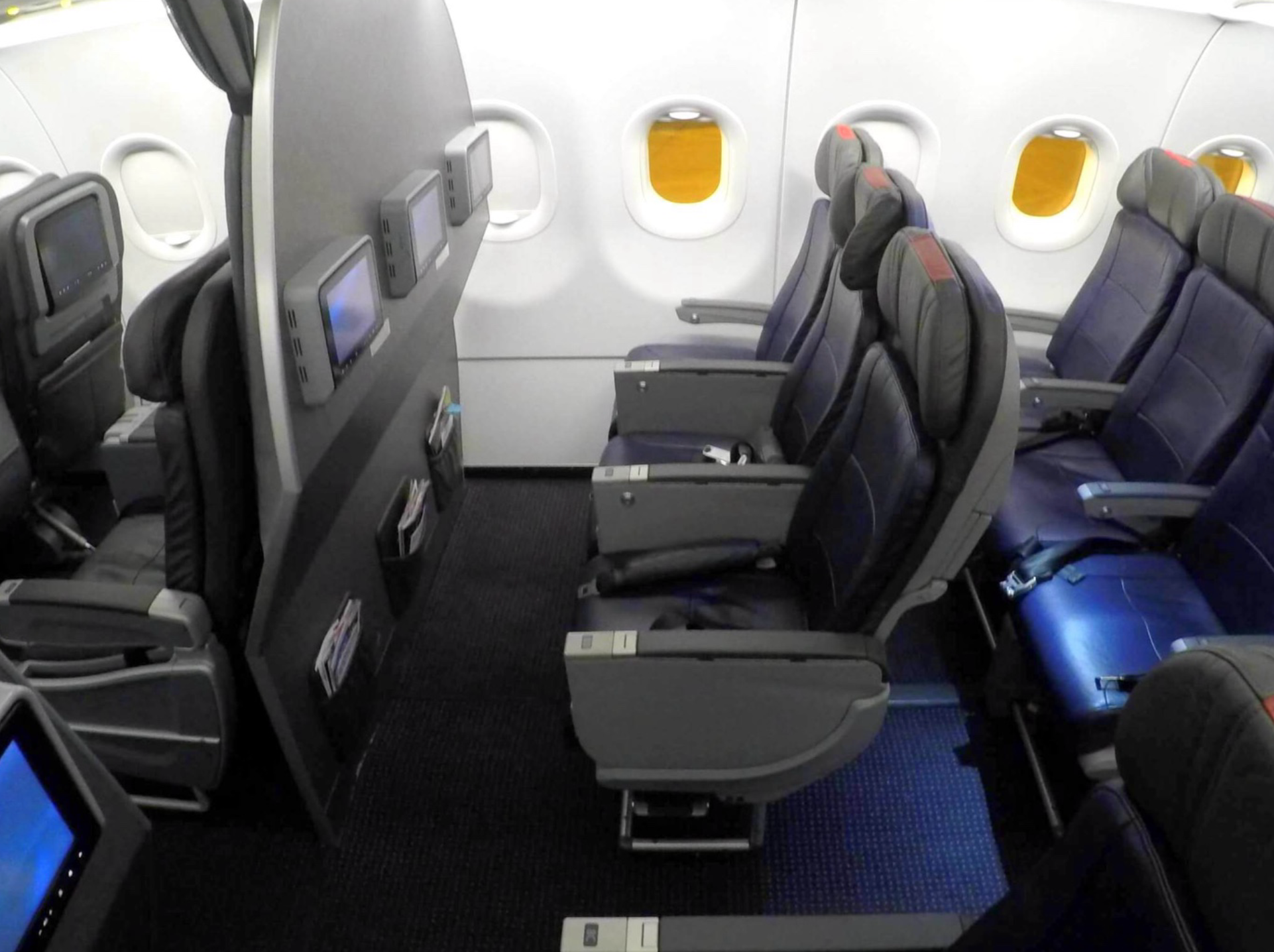 FlyerTalk Forums - AA A321neo (32Q) – Row 8 vs Row 17?