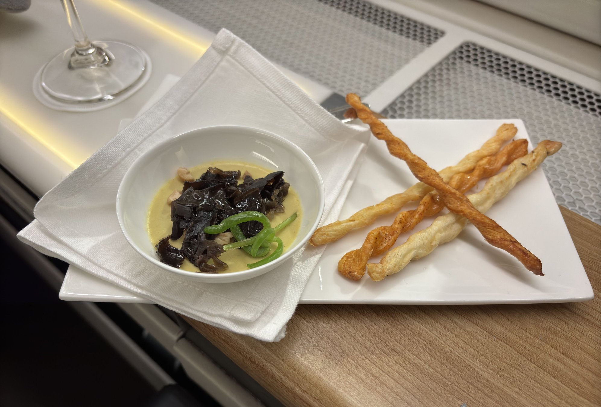 A lot of First: BOS-ORD-ZRH-HKG/PVG-ZRH-BOS - FlyerTalk Forums