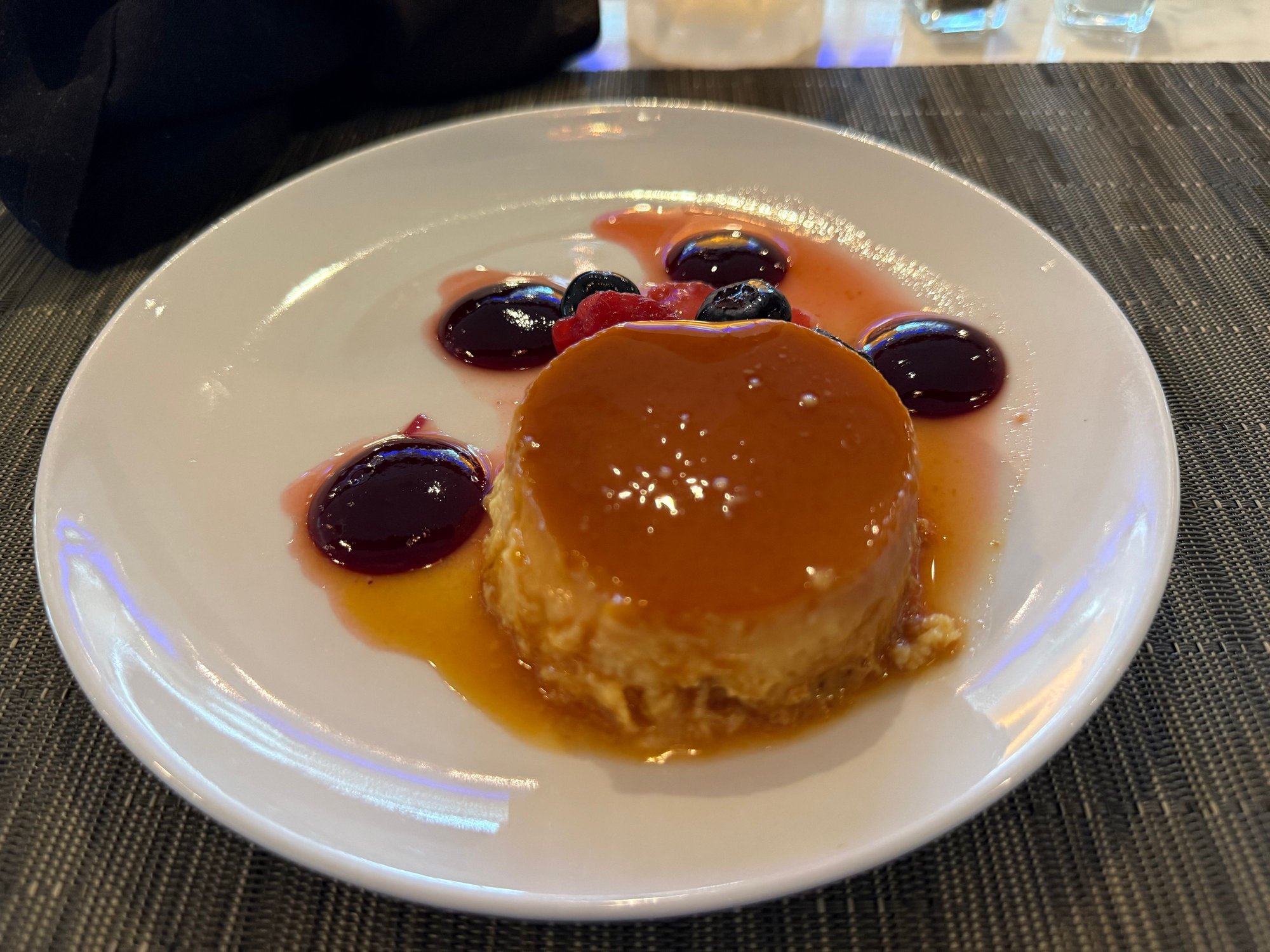 IAH Polaris lounge (E11/12 - top fl) -- Reviews, Experiences, Q&A ...