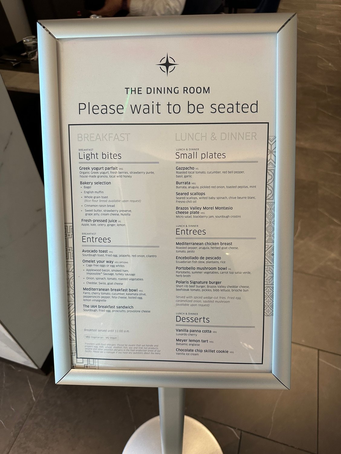 IAH Polaris lounge (E11/12 - top fl) -- Reviews, Experiences, Q&A ...