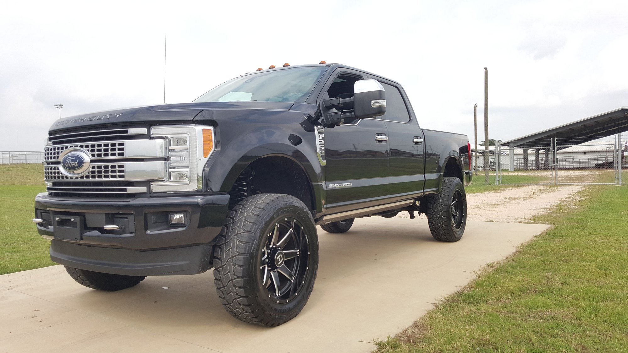 Lifted 2017 F250 with 37's Pics - Page 5 - Ford Truck Enthusiasts Forums