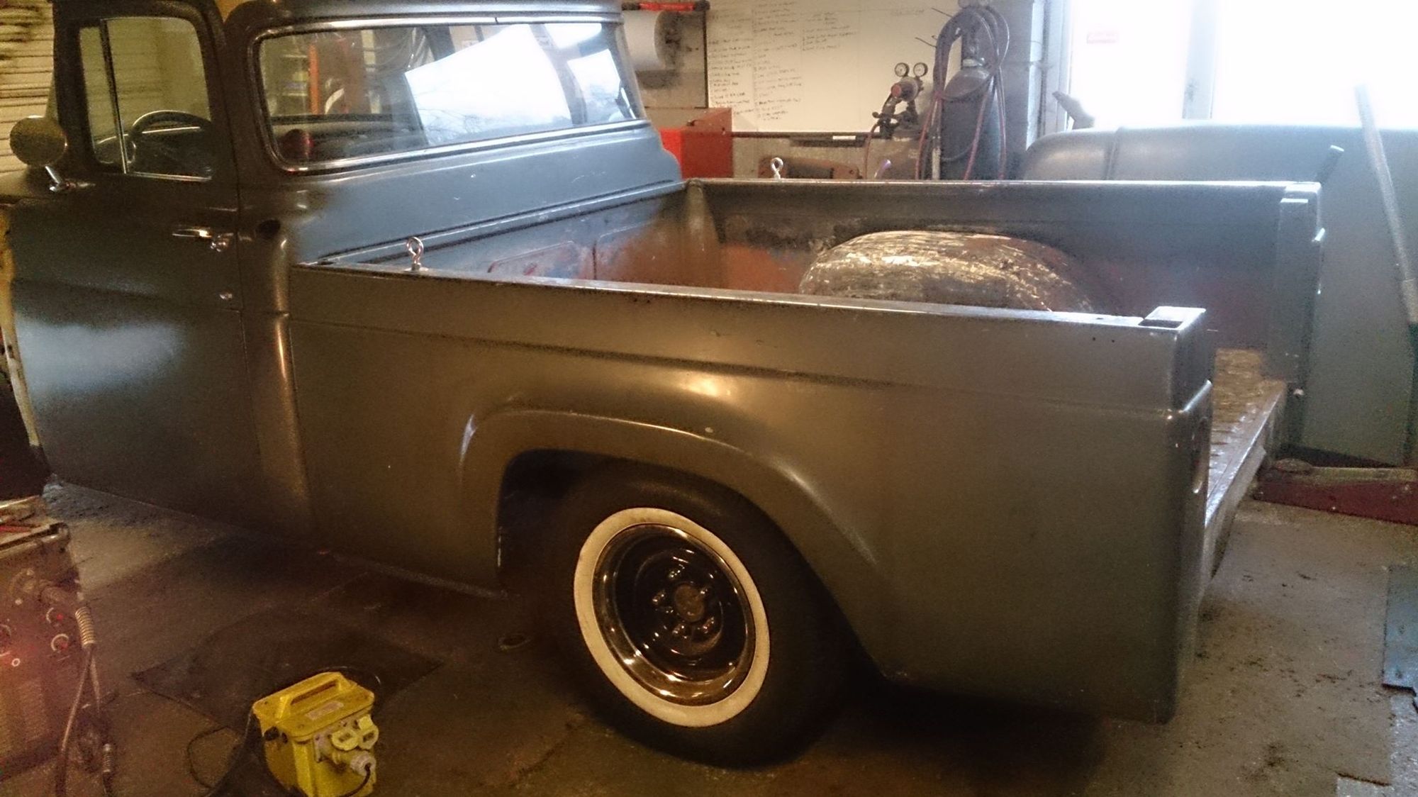 57-60 F100 Lowered/Slammed Pics & Specs - Ford Truck Enthusiasts Forums