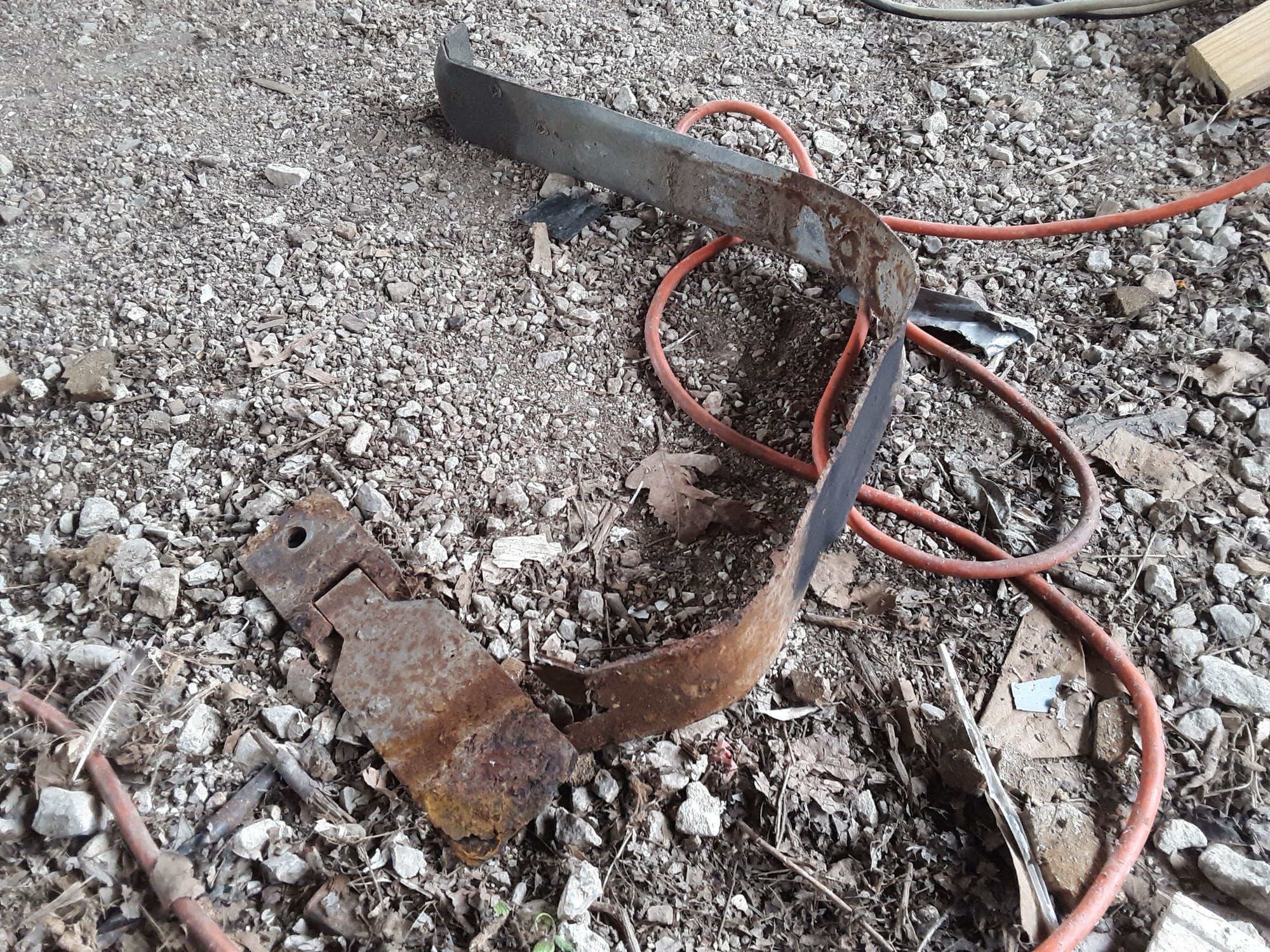Fuel tank strap rusted and broke - Ford Truck Enthusiasts Forums