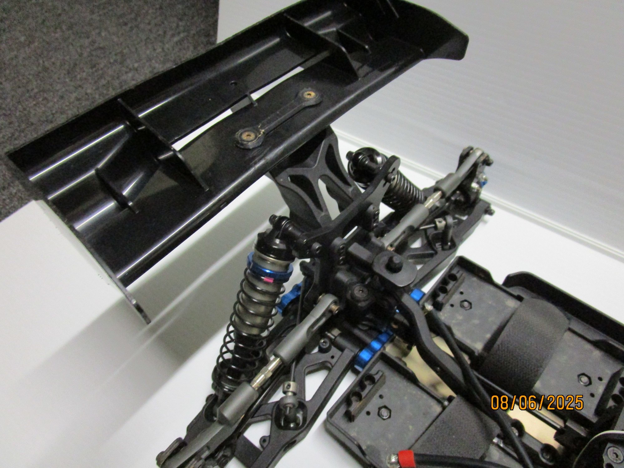 ASSOCIATED RC8 B4.1E AND HW 1900KV COMBO - R/C Tech Forums