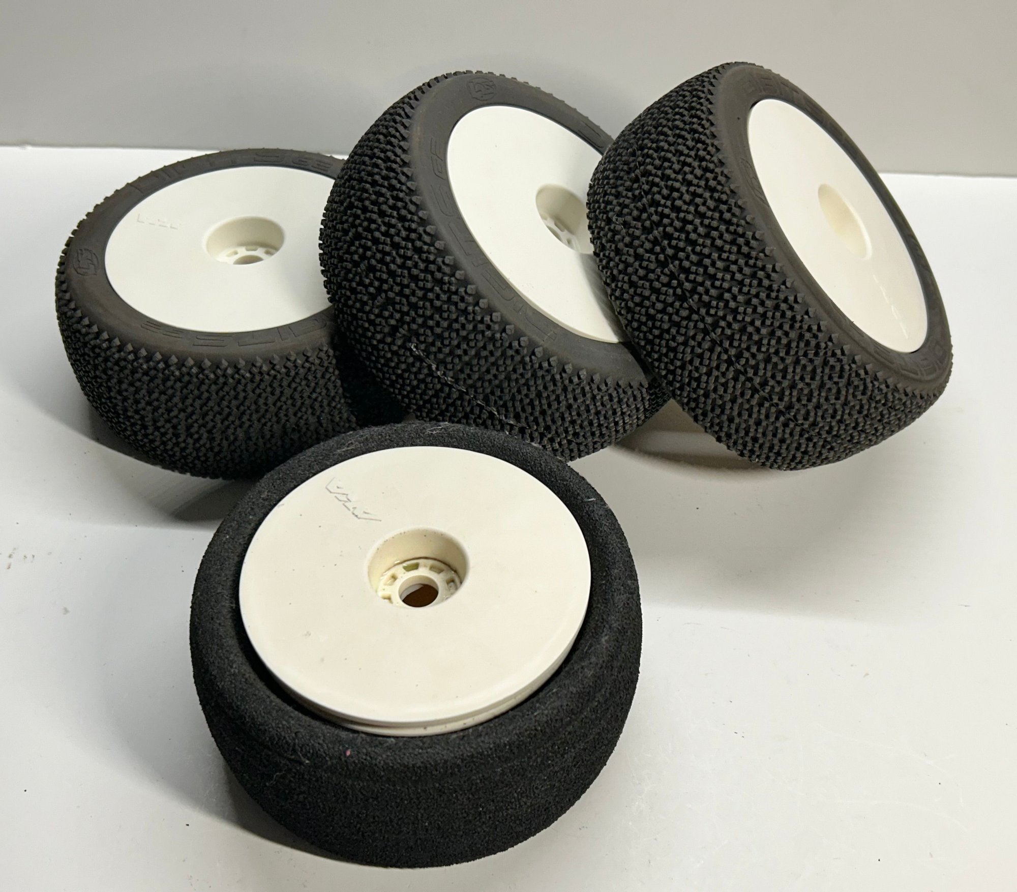 1/8th Truggy Wheels & Tires - R/C Tech Forums