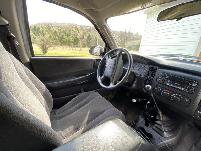 2003 dakota interior