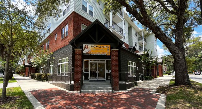 LynCourt Square Reviews - Gainesville, FL | 1218 SW 3rd Ave | Apartment ...